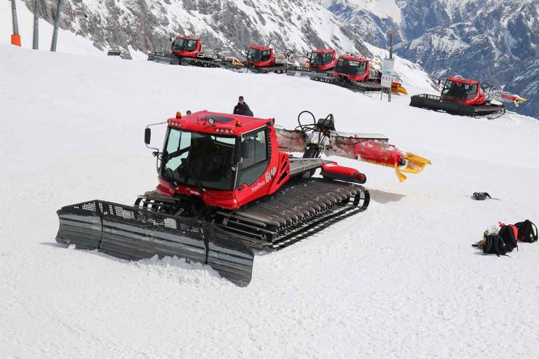 What is a Snowcat? [Snowcat Review & Videos] – PowerSportsGuide