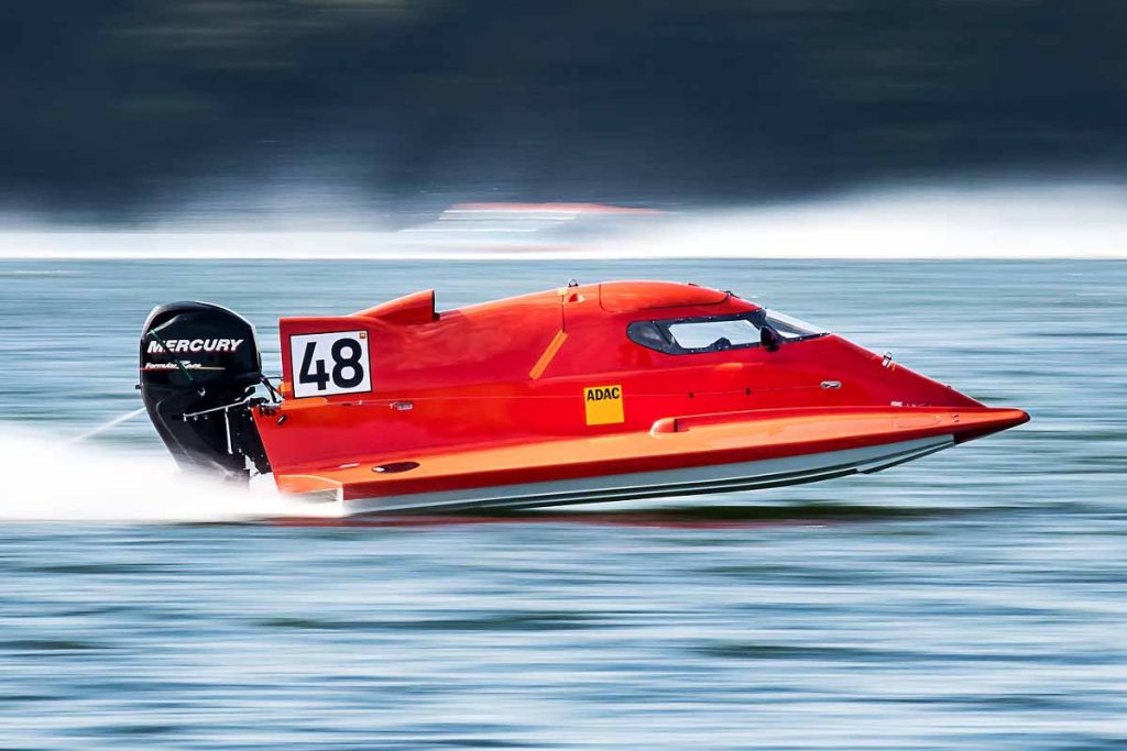 How Fast is an Outboard Motor? [Top Speed Chart] – PowerSportsGuide